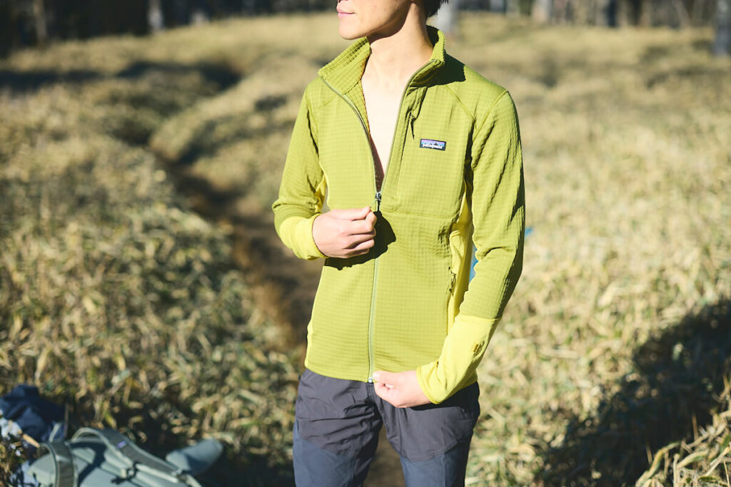 パタゴニアの定番フリース「R1」がリニューアル｜通気性と動きやすさに注目 | YAMAP MAGAZINE