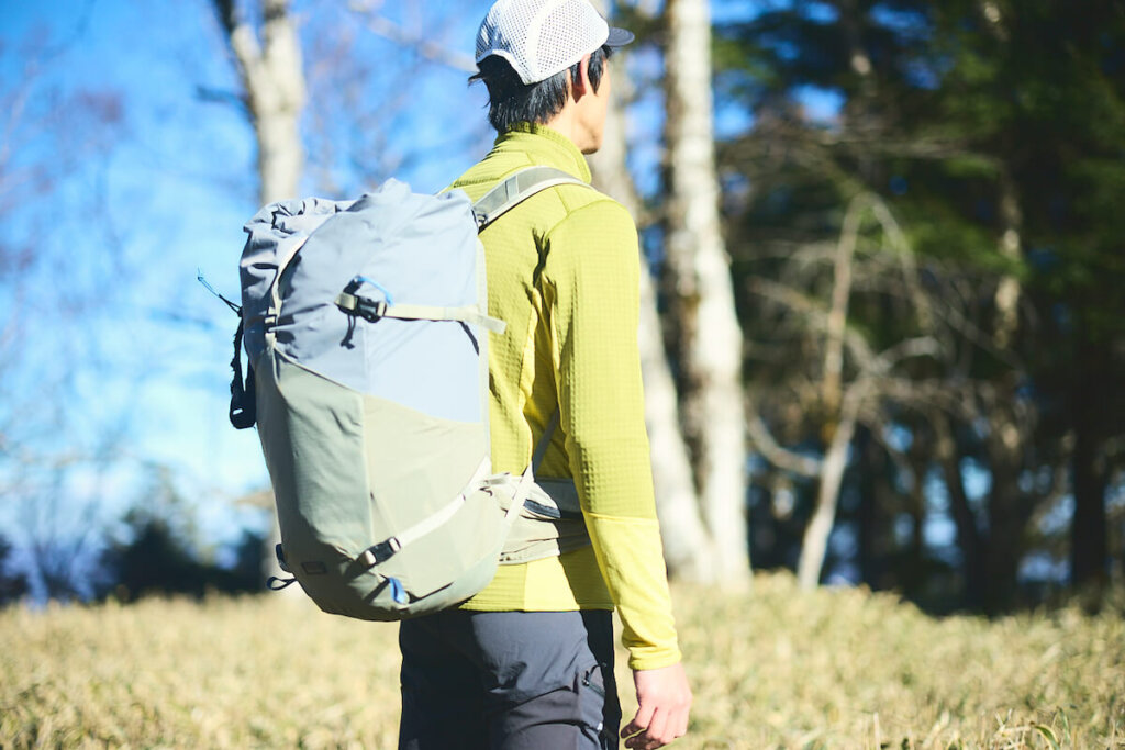 パタゴニアの定番フリース「R1」がリニューアル｜通気性と動きやすさに注目 | YAMAP MAGAZINE