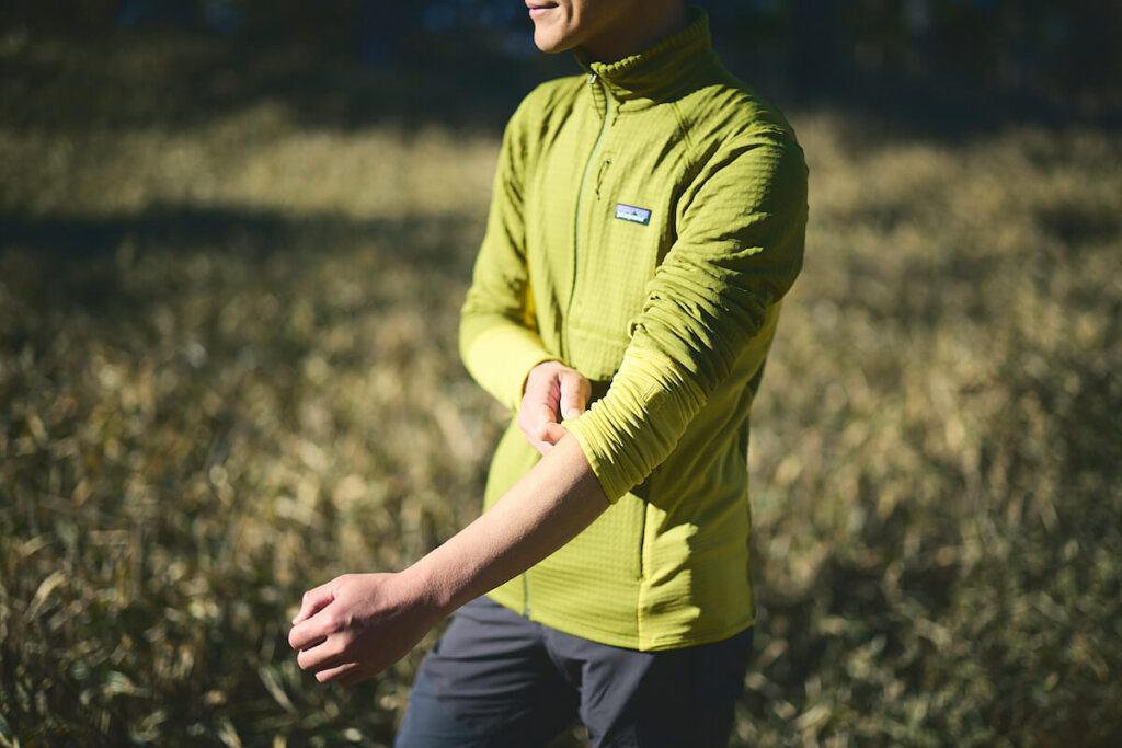 パタゴニアの定番フリース「R1」がリニューアル｜通気性と動きやすさに注目 | YAMAP MAGAZINE