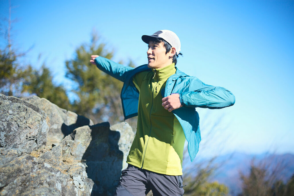 パタゴニアの定番フリース「R1」がリニューアル｜通気性と動きやすさに注目 | YAMAP MAGAZINE